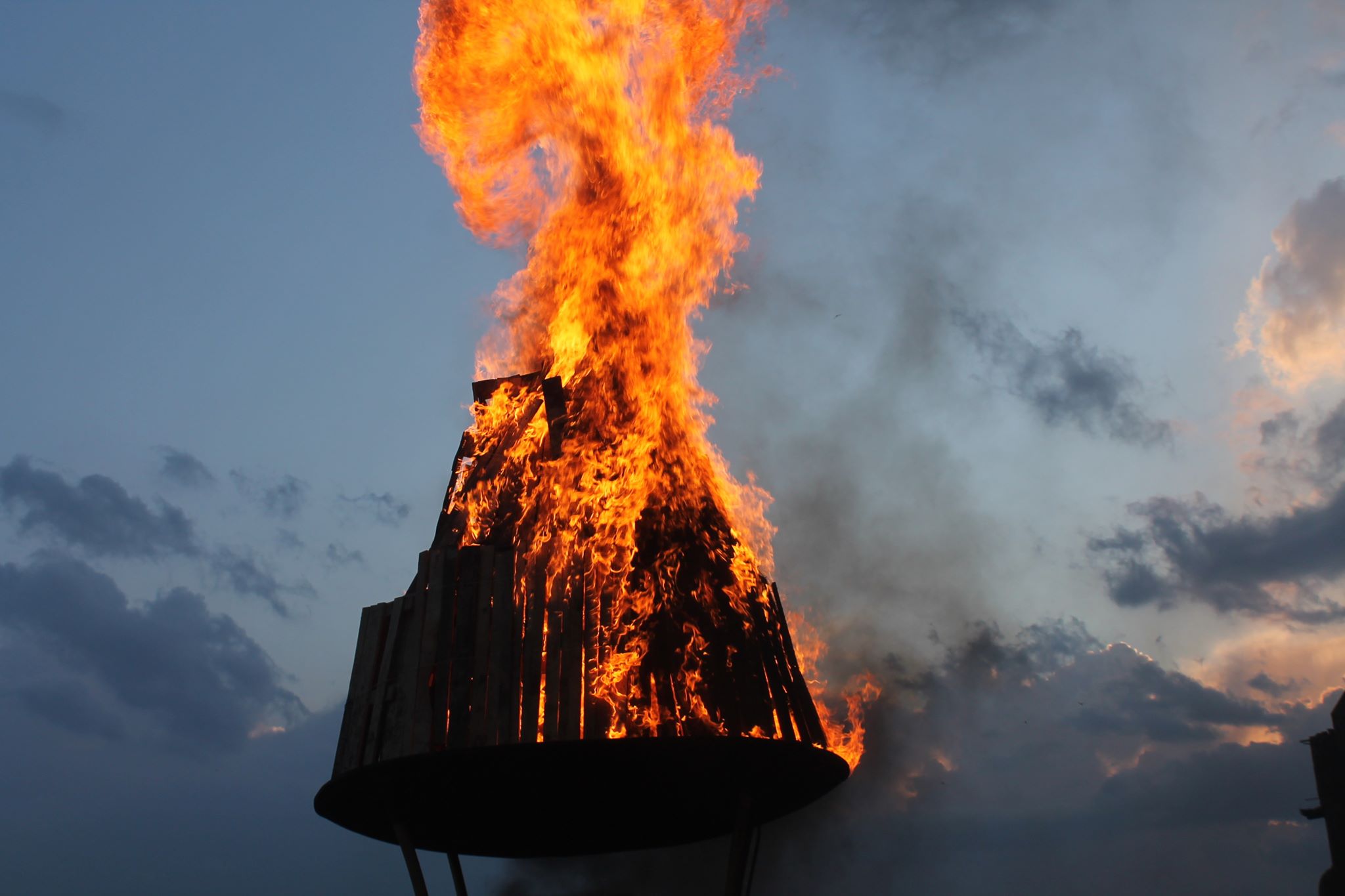 Kurdistan 24 – PHOTOS: Erbil marks Newroz with single bonfire and no ...